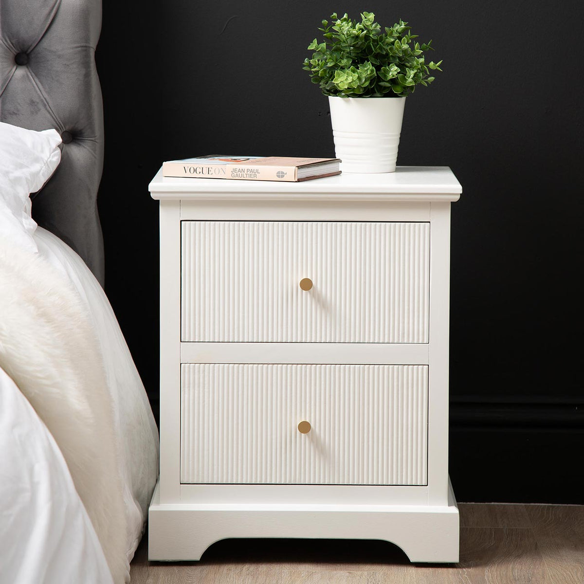 How to Choose the Perfect Bedside Table For Your Bedroom – VANITY LIVING
